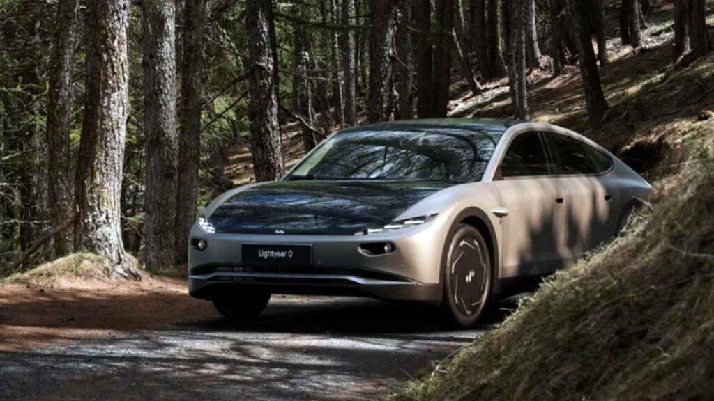 Dutch Start-Up to Begin Selling World's First Solar Electric Car ...